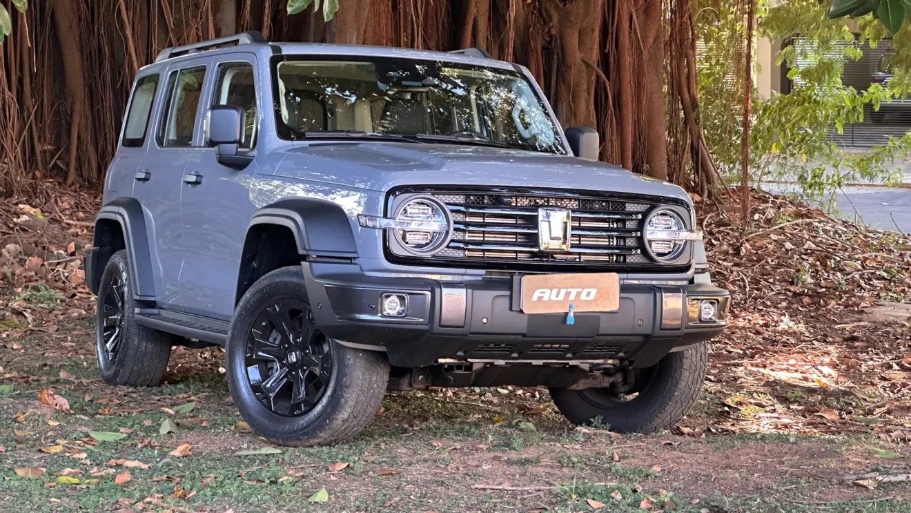 GWM Tank 300 é um tanque que passa por cima do Toyota SW4